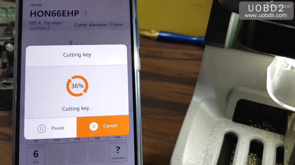 Xhorse Dolphin cuts Honda HON66 all key lost by code successfully ...